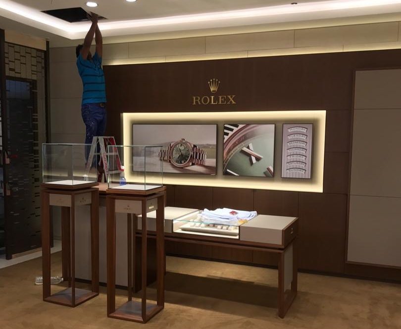 Luxury Watch Retail Outlet - Qualitech